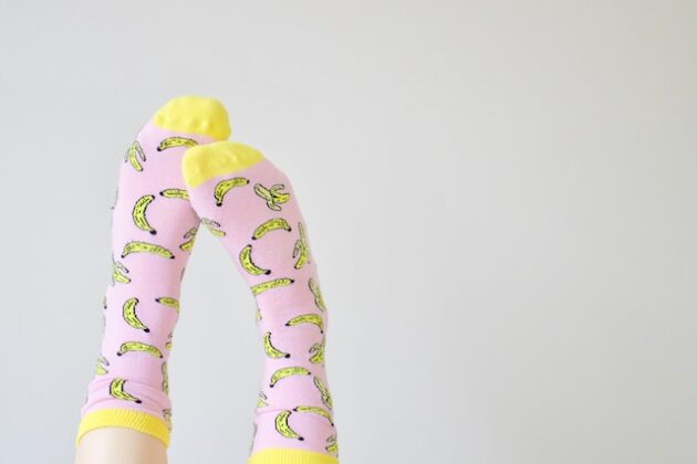 101 FeetFinder Bio Examples & Ideas [+ Free Template]